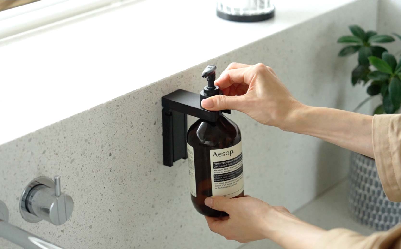 Aesop（イソップ）専用ホルダー「Sopic」｜Sopic holder for Aesop